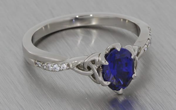 Oval sapphire and palladium ring - Durham Rose